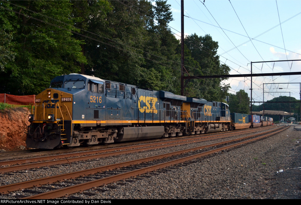 CSX ES40DCs 5216 and 5498 lead L034-26 through Woodbourne